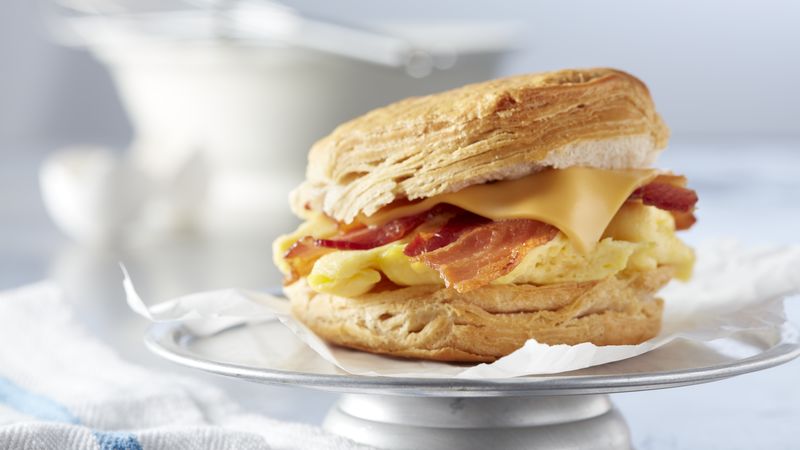 How to Make Bacon, Egg and Cheese Biscuit Sandwiches Video - Pillsbury.com